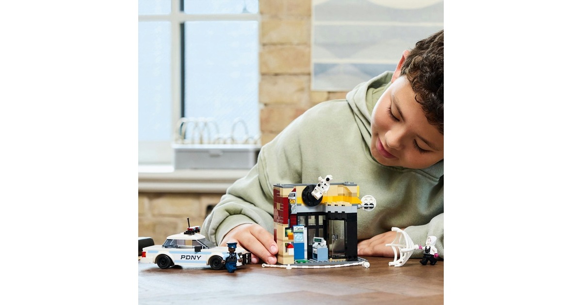 LEGO 76311 Marvel Super Heroes Spider-Verse: Miles Morales vs Spot ...