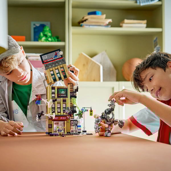 LEGO 76342 Marvel Super Heroes Spider-Man vs. Mysterio: Daily Bugle ...